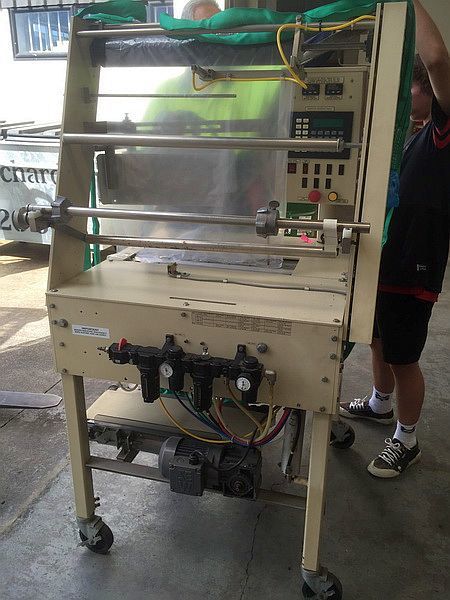 Used SEMI AUTOMATIC VERTICAL BAGGING MACHINE For Sale NZ