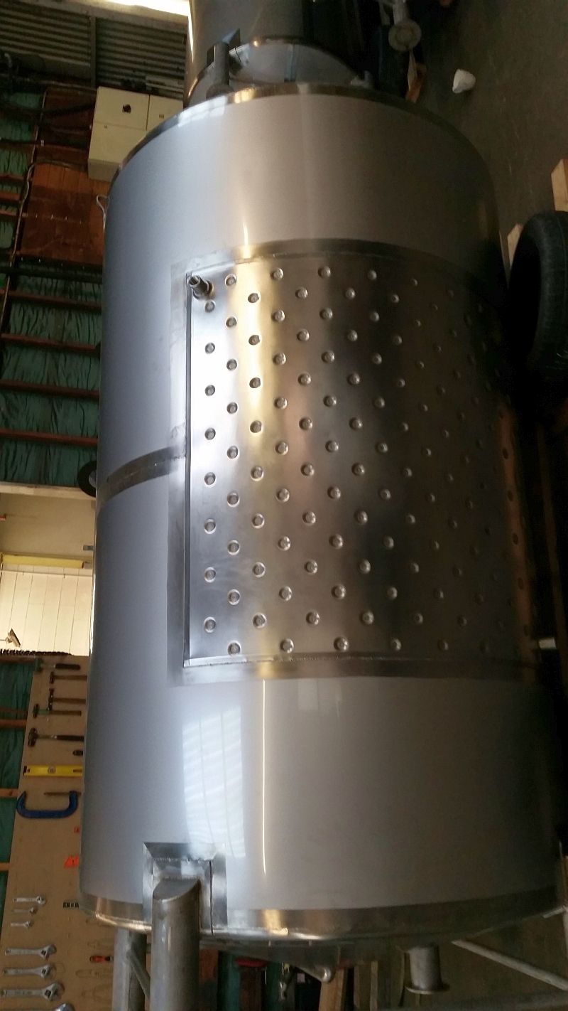 Stainless Steel 5000 Litre WINE TANKS WITH DIMPLE COOLING PAD For Sale NZ
