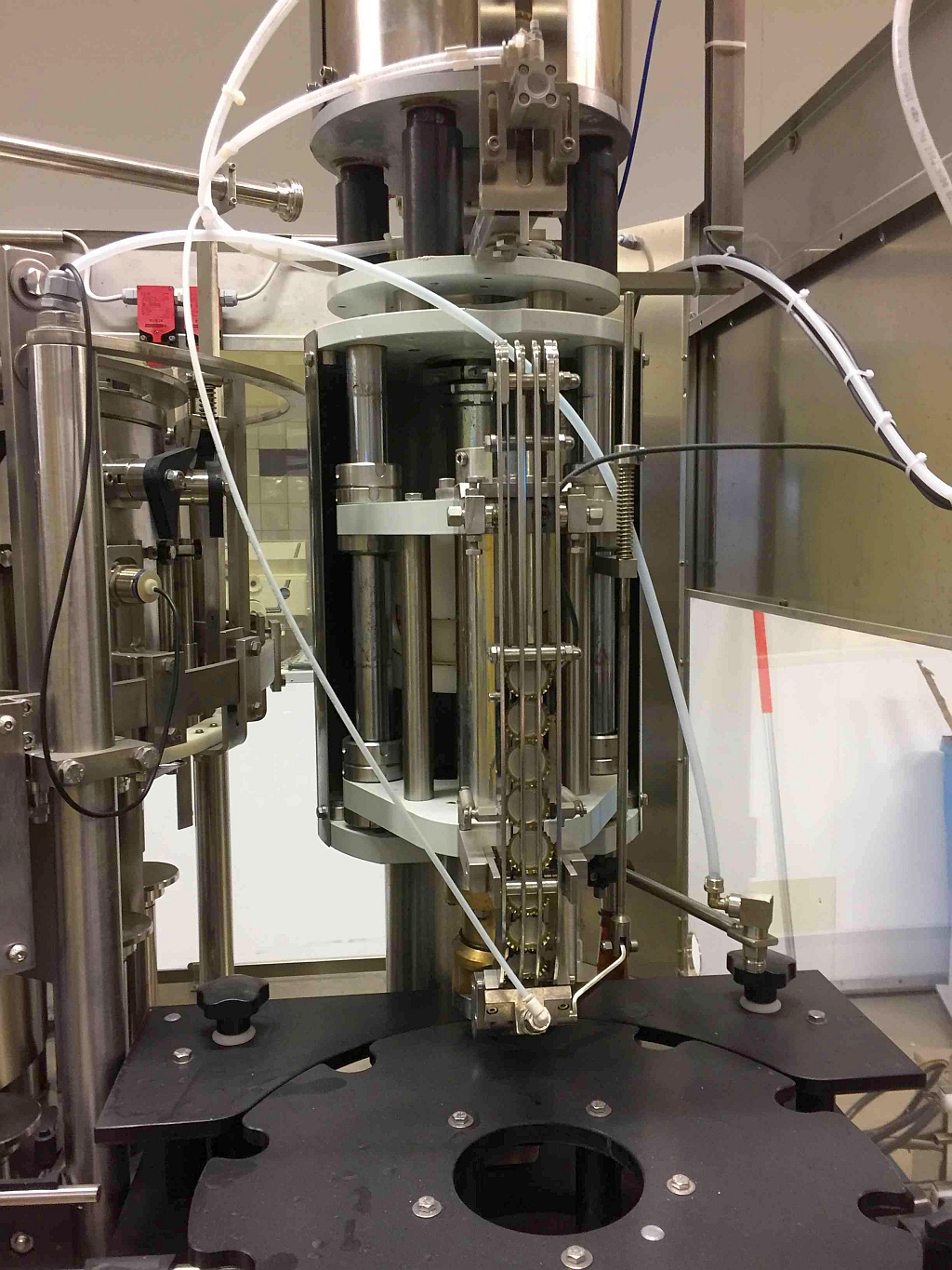 Used 2400 Bottles Per Hour COUNTER PRESSURE FILLING LINE With Crowner ...