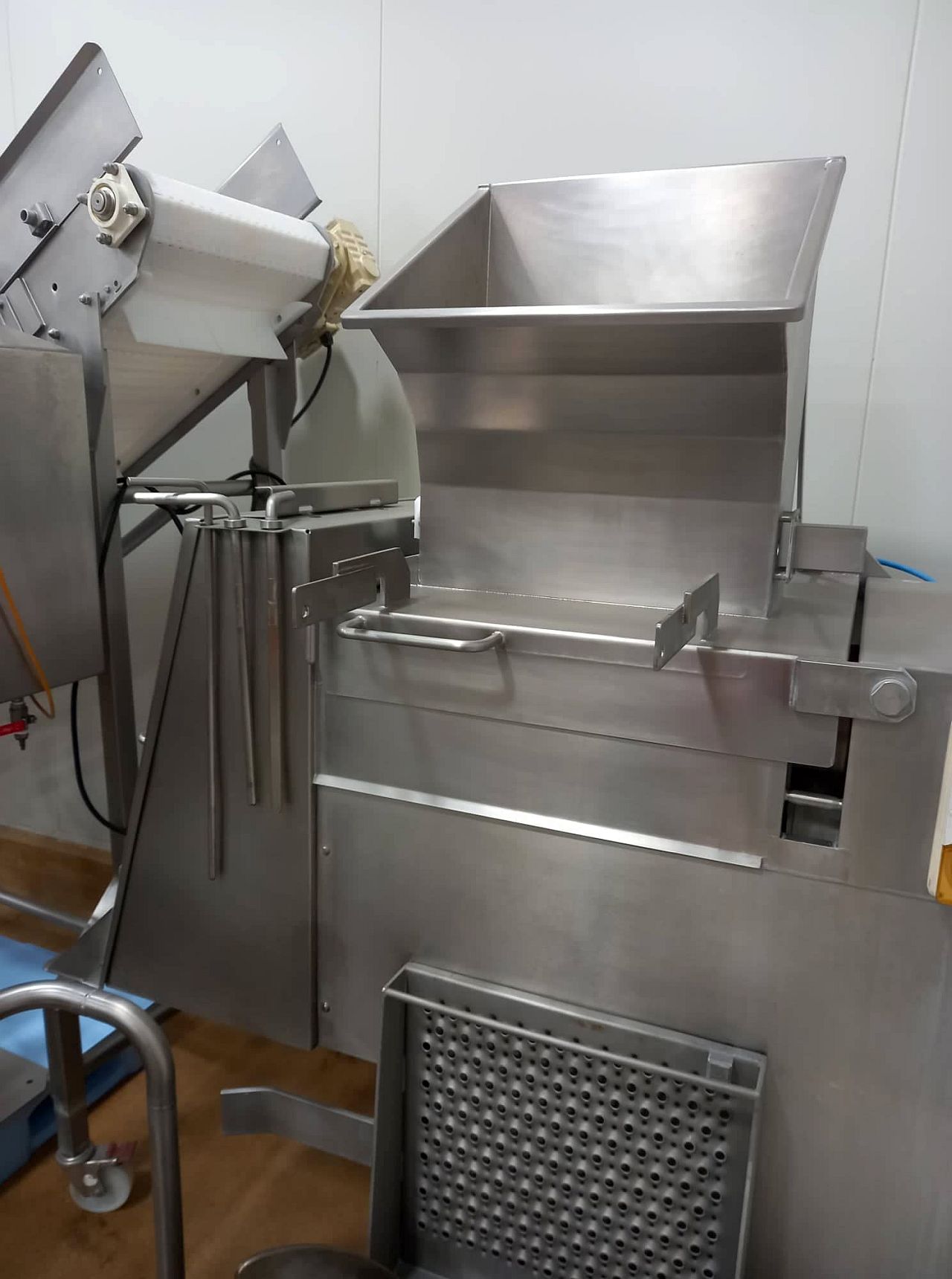 For Sale NZ Used Dice Cutter With Cleated Inclined Conveyor Spare ...