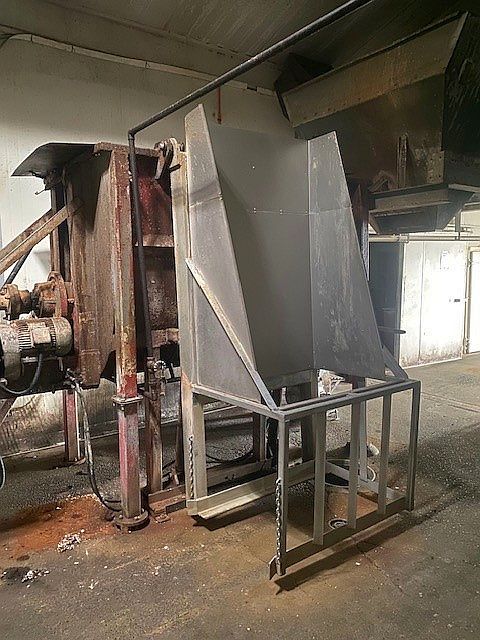 Used Live Steam Injection Ribbon Cooker with Bin Tipper and Bins For ...