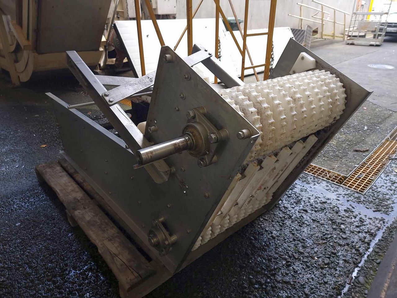 Secondhand Inclined Rising Conveyor With Cleated Belt For Sale NZ